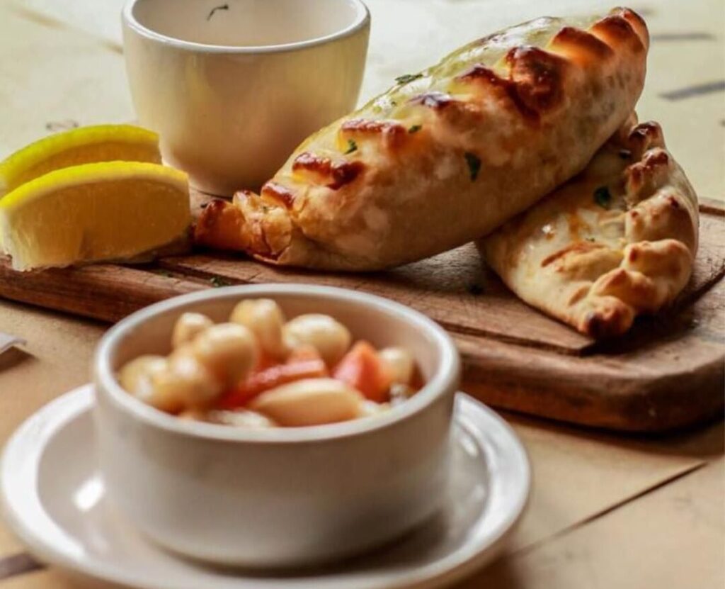 Receta de tradicionales ‘’empanadas’’ de Llaucha bolivianas